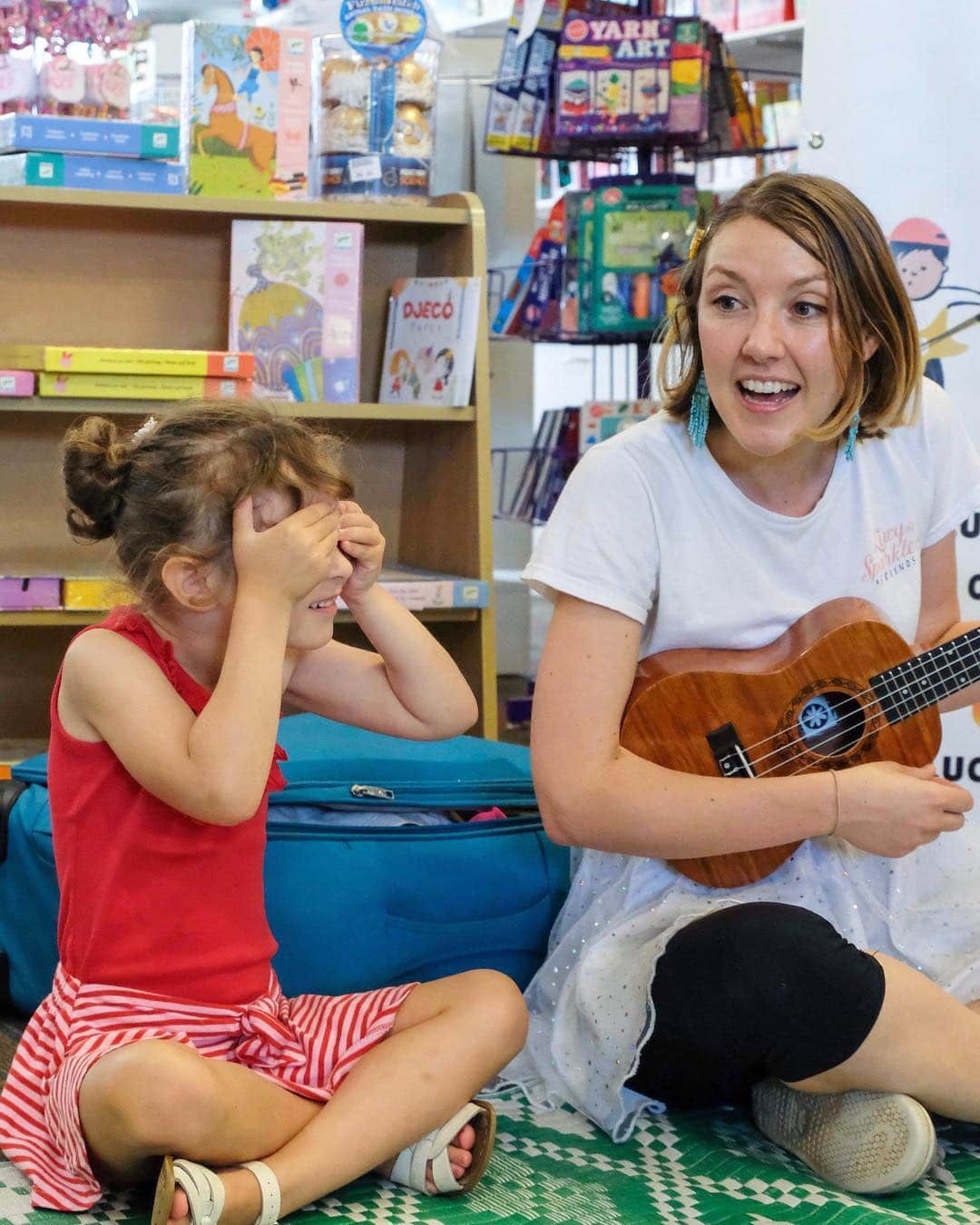 Let's make a circle song - Lucy Sparkles & Friends